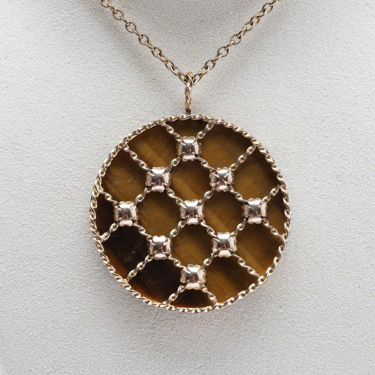 9CT GOLD CHAIN LINK NECKLACE, AND A 9CT GOLD LATTICE WORK PENDANT SET ...