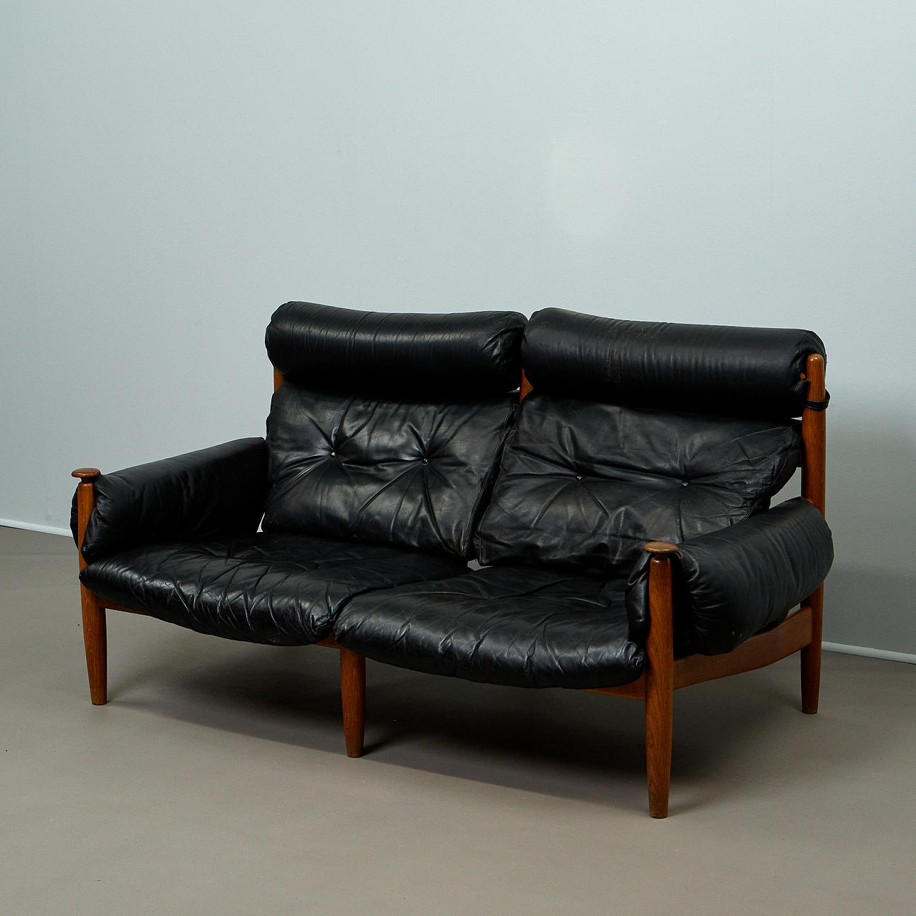 ERIC MERTHEN. Zweisitzer Sofa, Ire Møbler, Schweden, Eiche, Leder ...