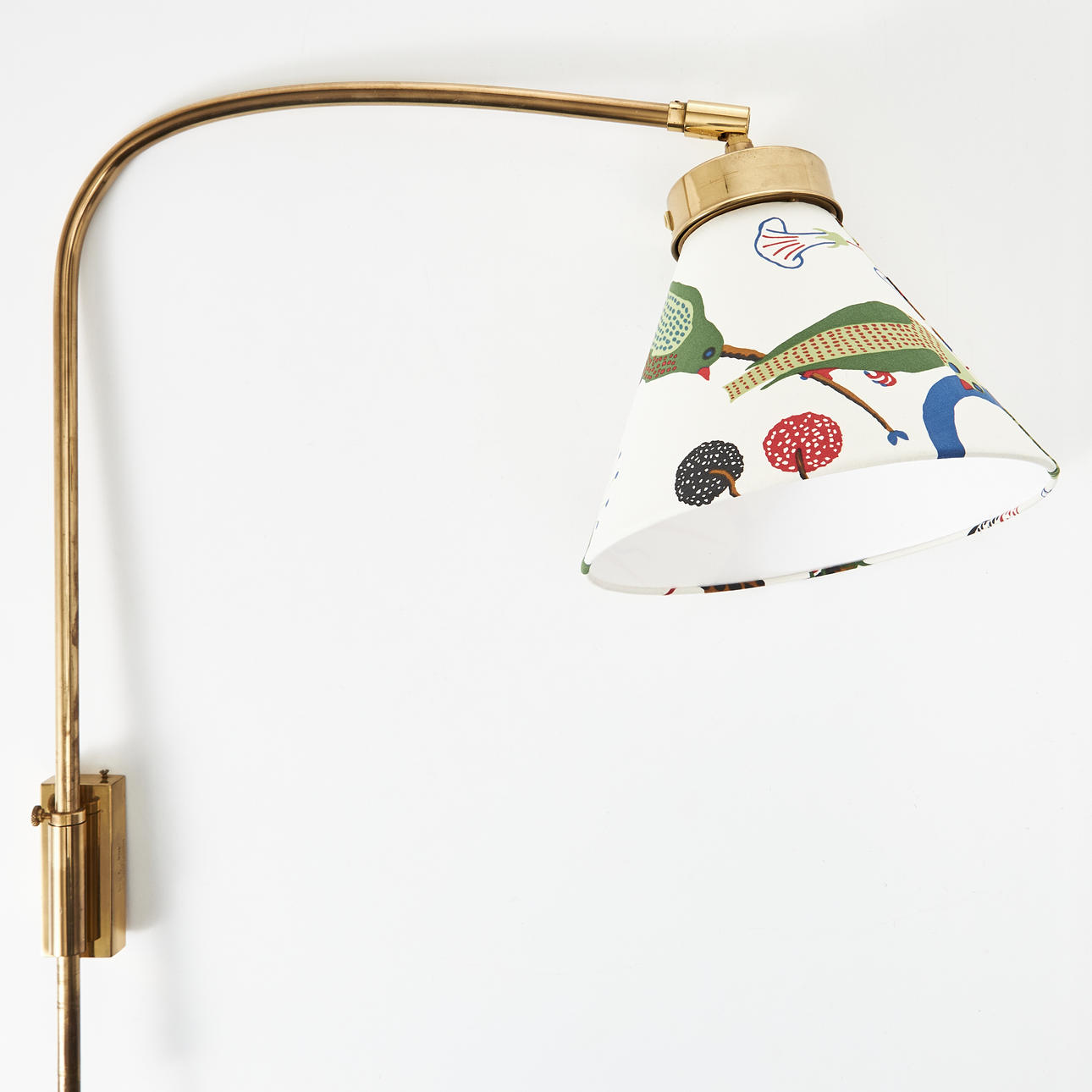 JOSEPH FRANK. Wall lamp, brass, model 2484, Firma Svenskt Tenn, screen ...