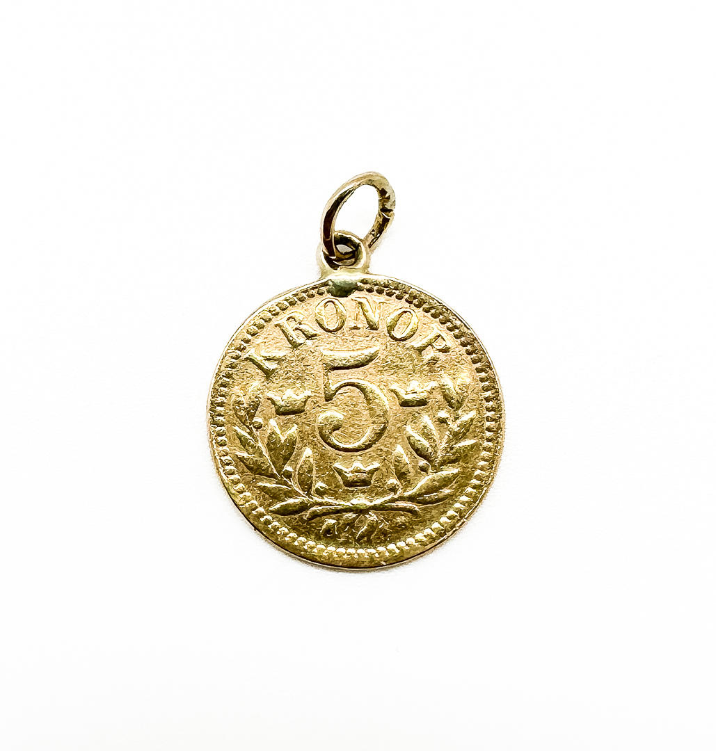 Coins in the shape of a pendant. 5-crown 21.6k gold. Oscar II. Coins ...