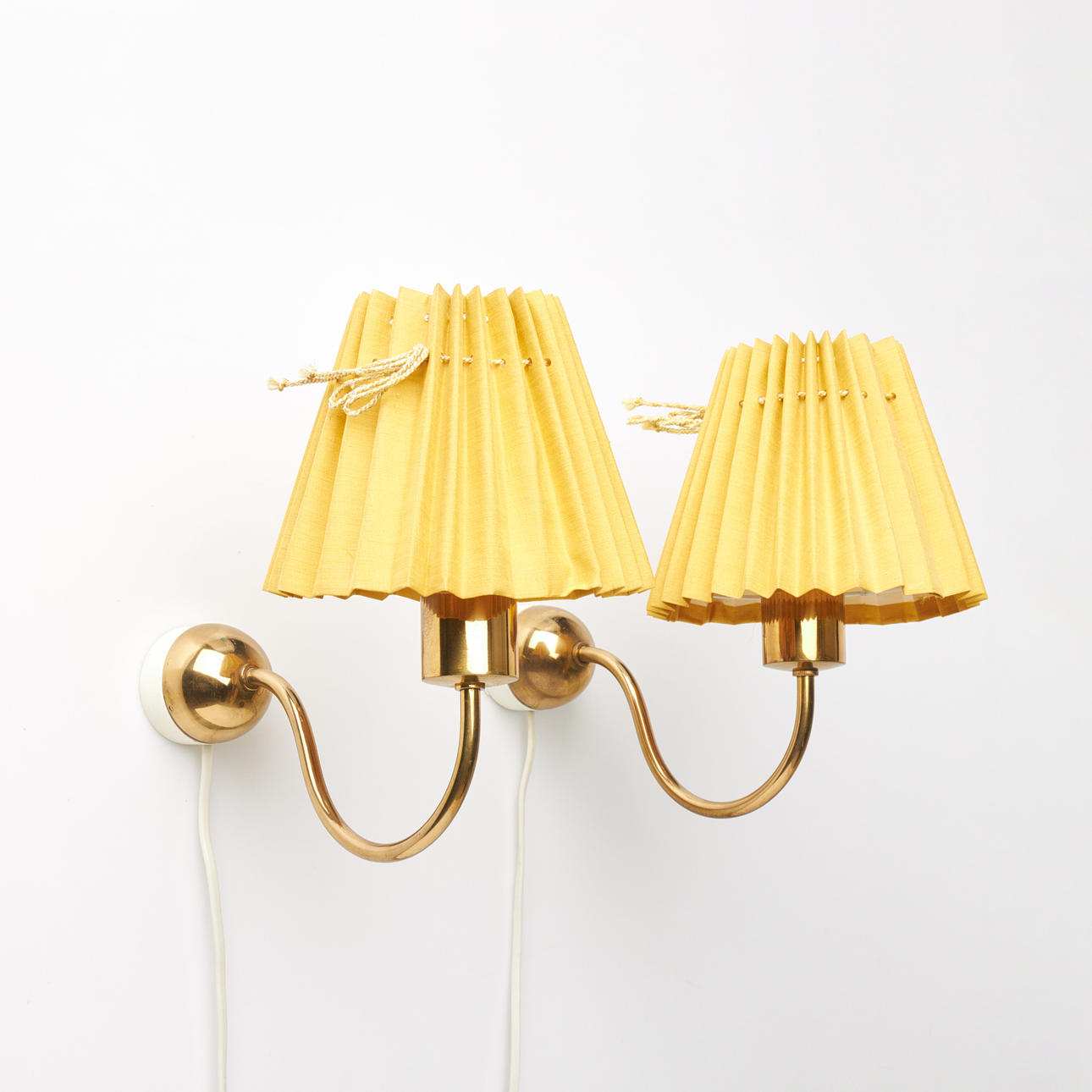 JOSEF FRANK. Wall lamps, 1 pair, model 2334-1, brass, Firma Svenskt ...