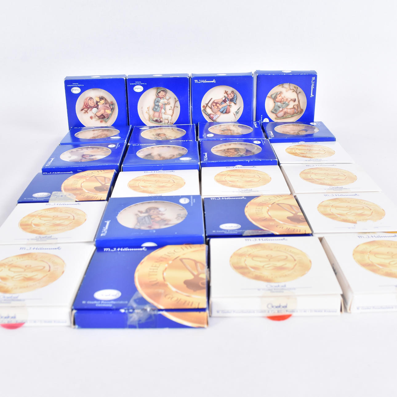 MARIA HUMMEL. EFTER. plaketter, 24 st, flintgods. Keramik & Porslin ...