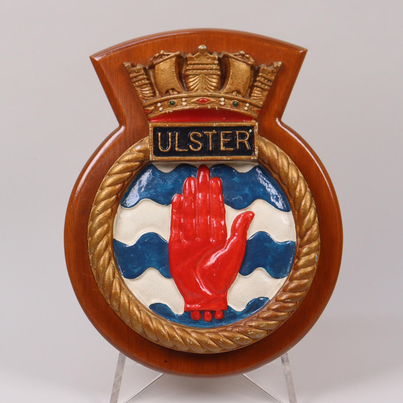 WANDTAFEL, HMS Ulster (R83), kalt lackiertes Geschützabzeichen für U ...