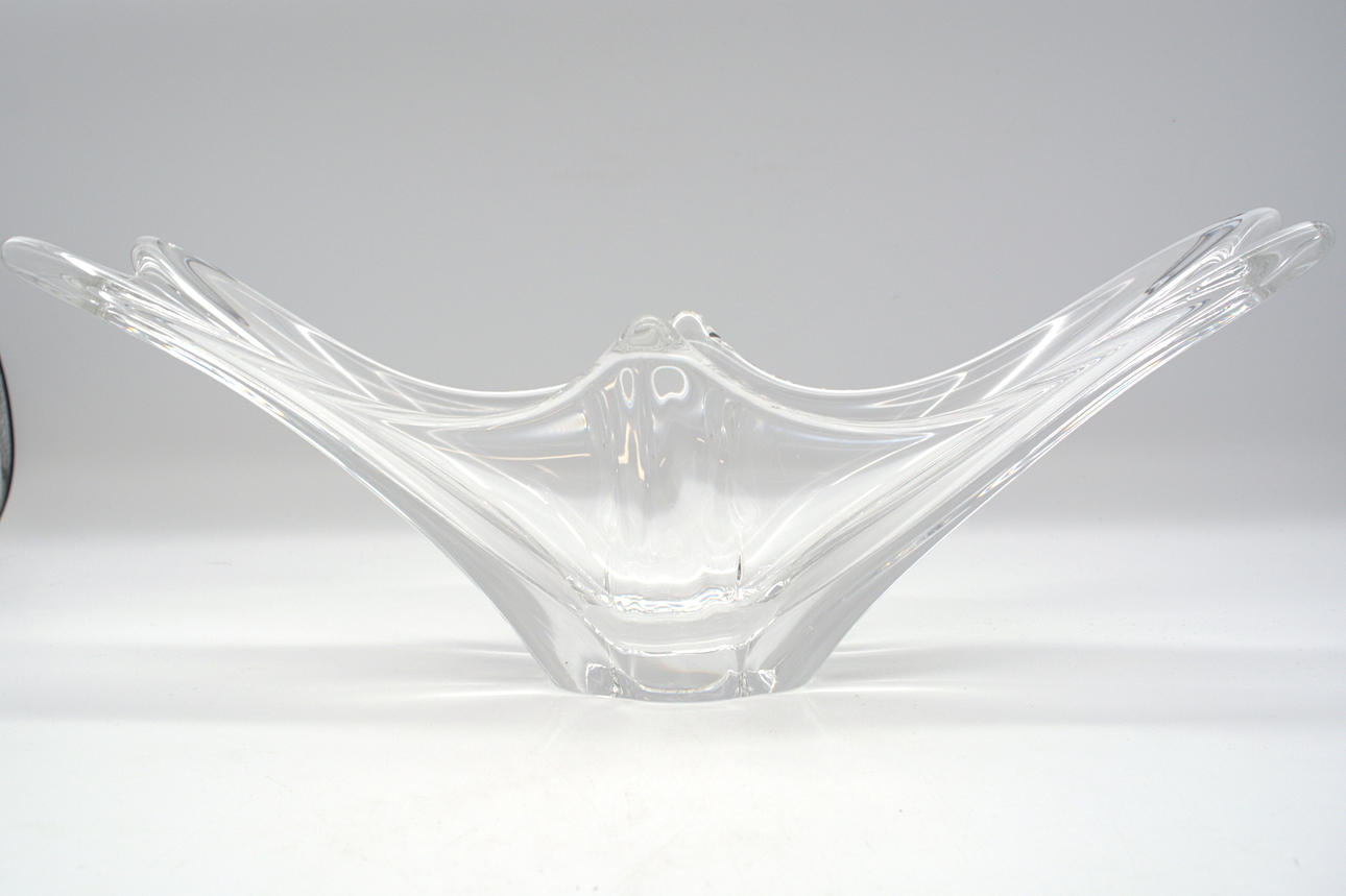 DAUM FRANCE, CURVED CRYSTAL GLASS FRUIT BOWL, AROUND 1950. SIGNED ...