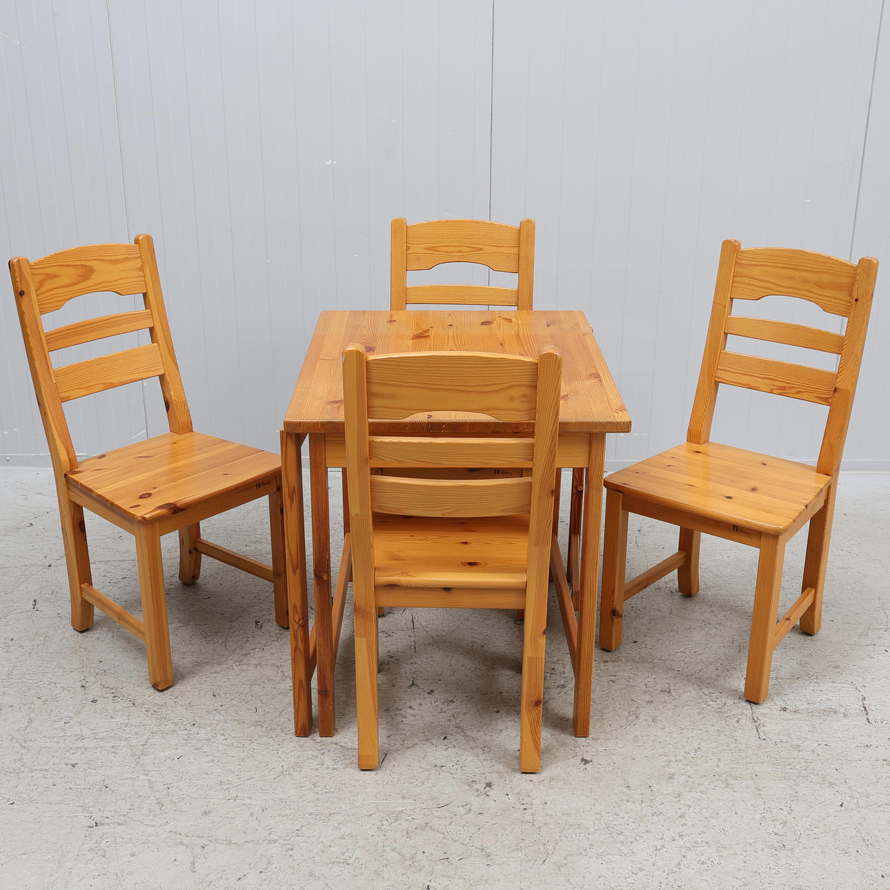A 5+2 piece pine dining group, later half of the 20th century ...
