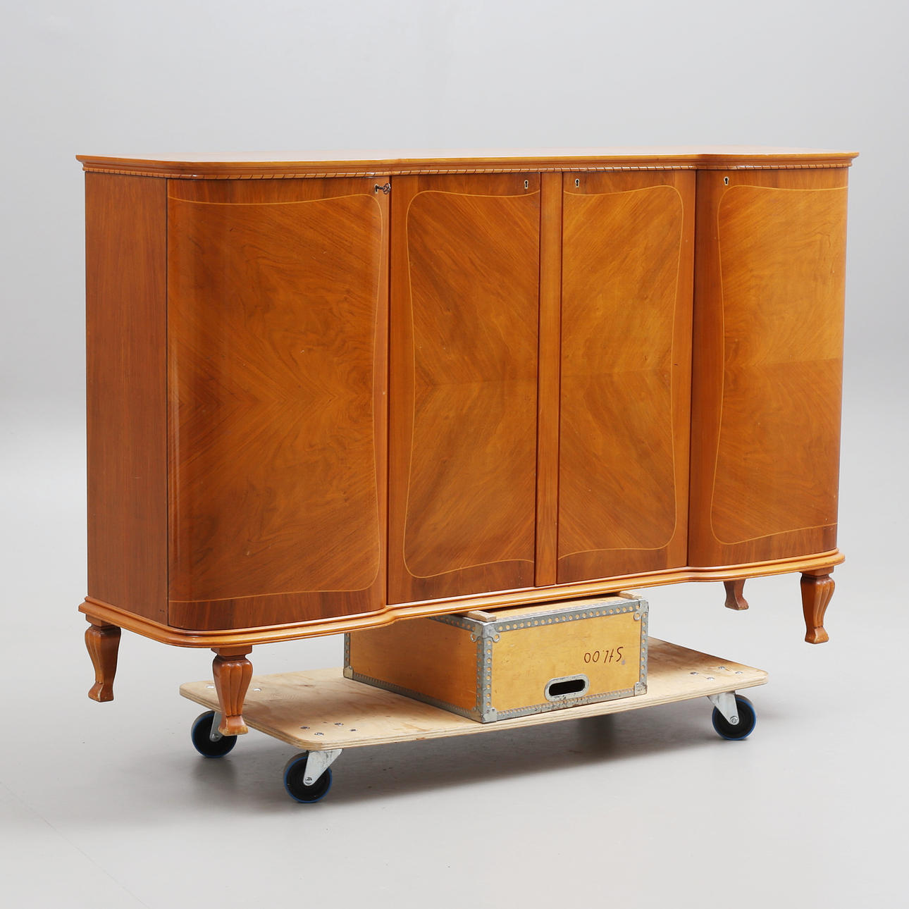 A mahogany linen cupboard, first half/mid 20th century. Furniture ...