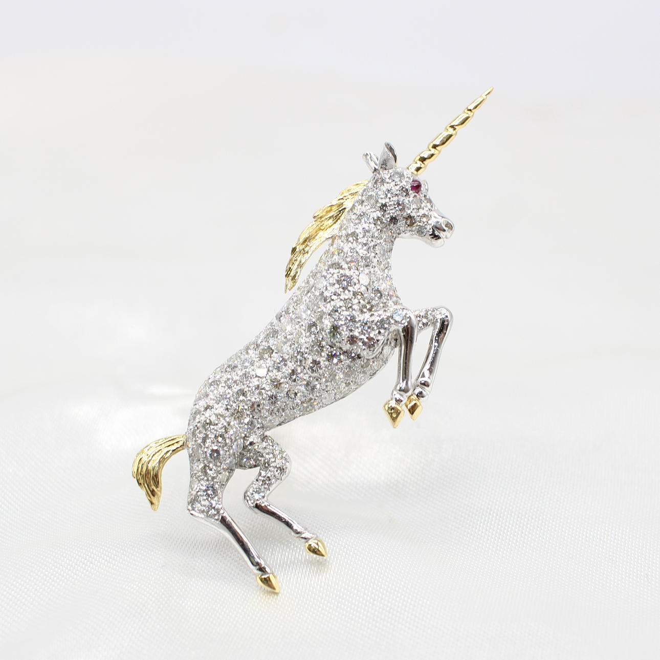 3,00 CT DIAMANT & RUBIN ENHÖRNINGSBROSCH. Smycken & Ädelstenar ...