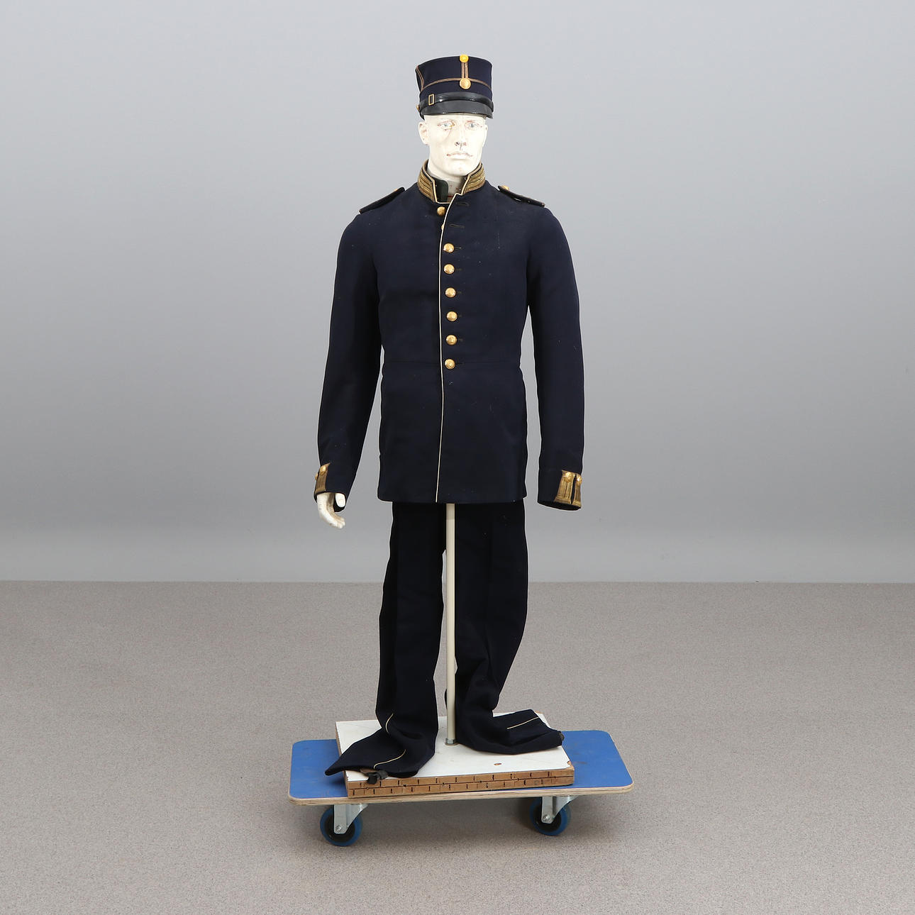 SWEDISH UNIFORM. Of older model. 18th/20th century. Reworked dummy ...
