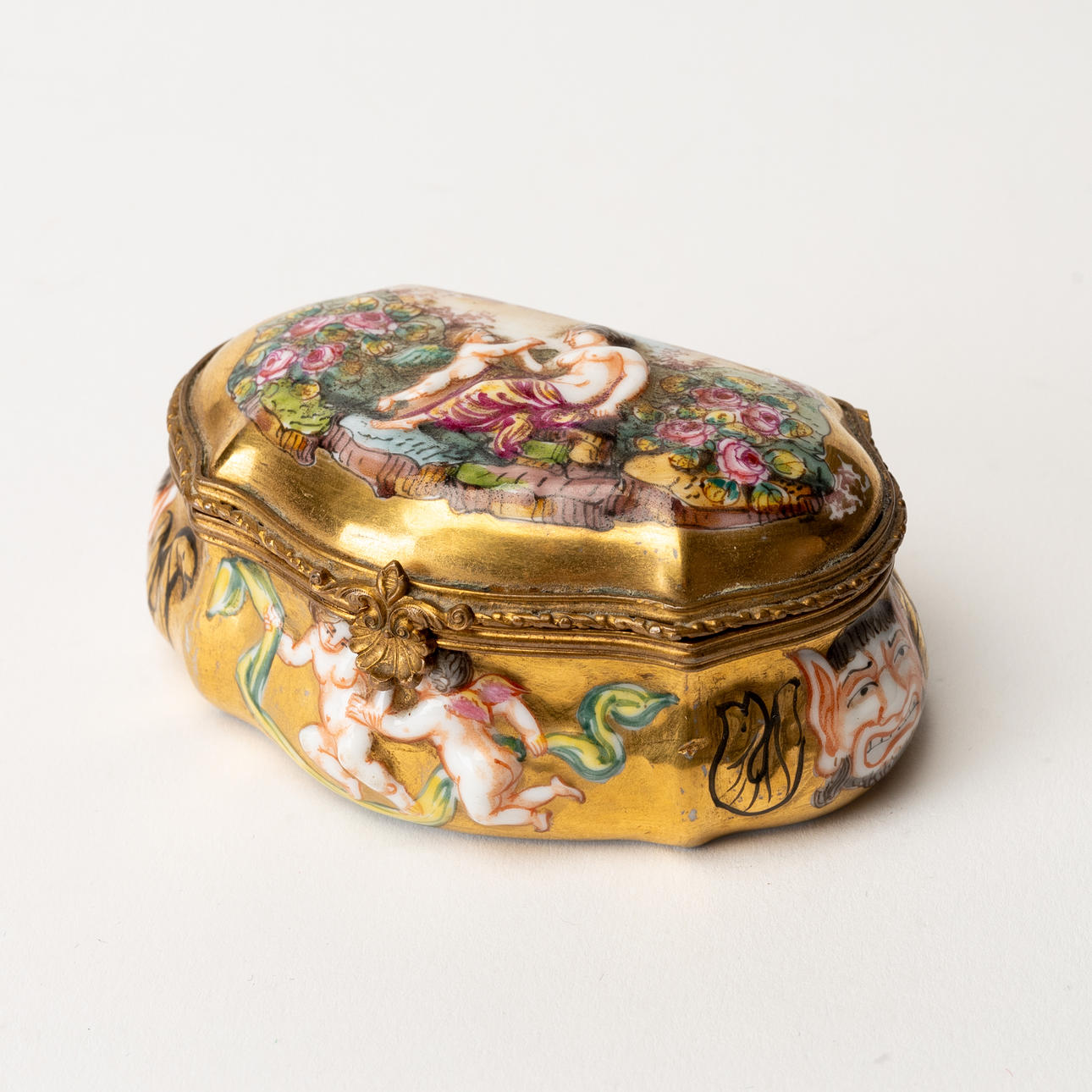 A Capodimonte porcelain box with lid, 19th century. Ceramics ...