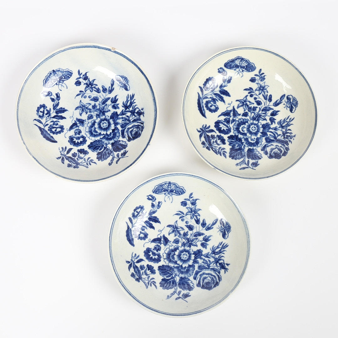 THREE 18TH CENTURY WORCESTER BLUE AND WHITE 'BUTTERFLY' SAUCERS, FIRST ...