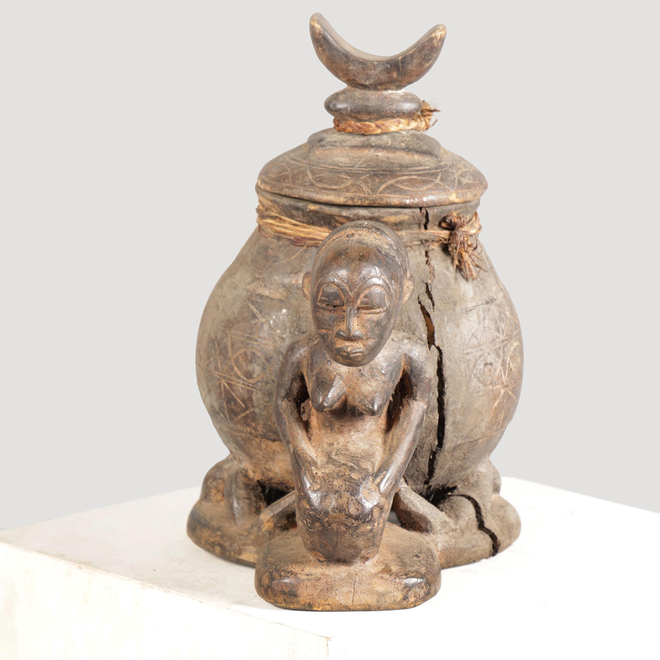 A BAULE MOUSE ORACLE BOX AND COVER, IVORY COAST/COTE D'IVOIRE ...