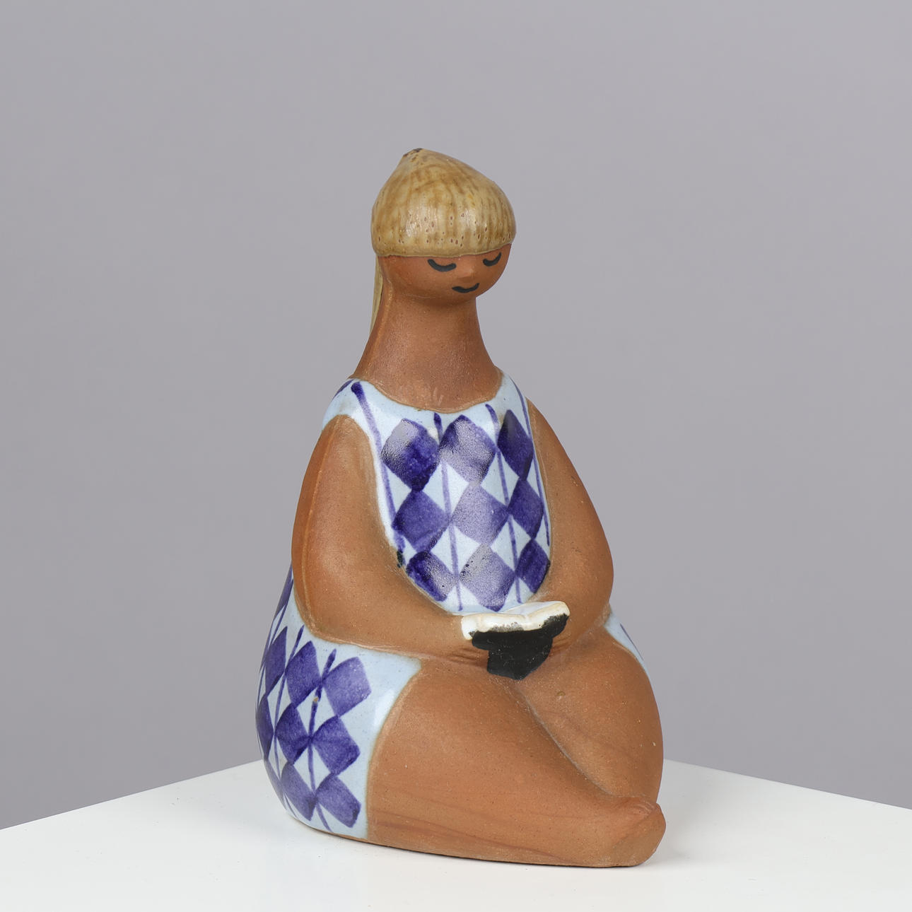 LISA LARSON. ”Amalia” statyett av glaserat stengods, ur serien ABC ...