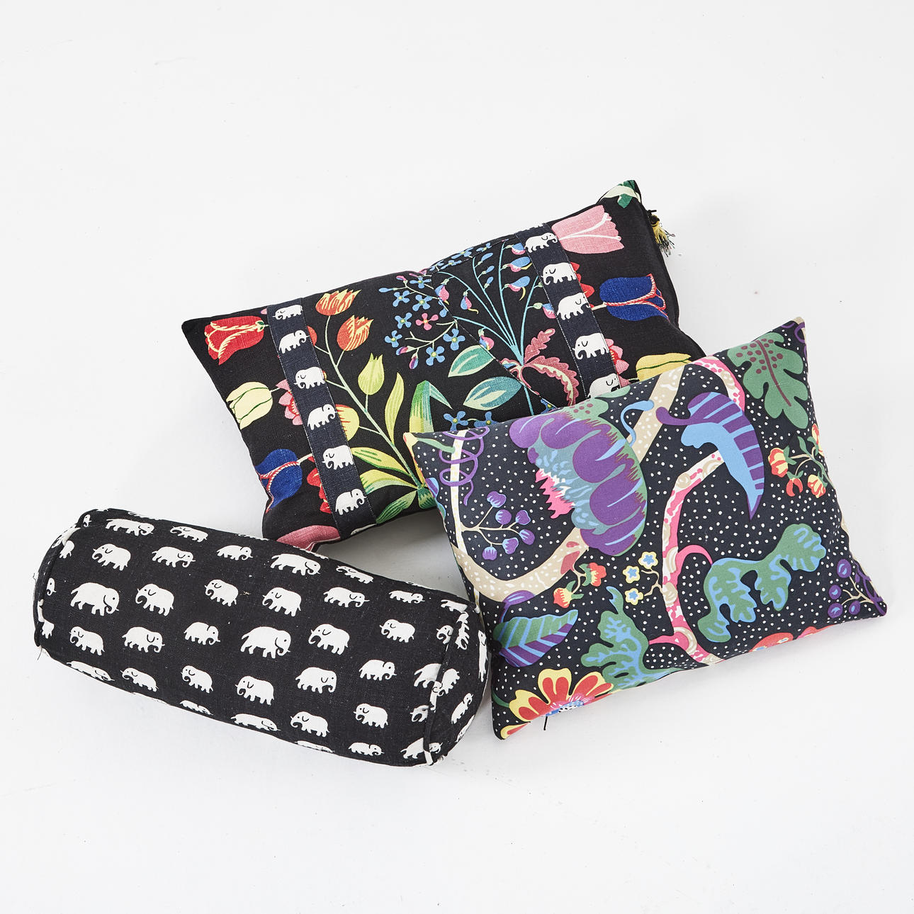 PILLOWS, 3 pieces, including in Firma Svenskt Tenn fabric “Elefant ...