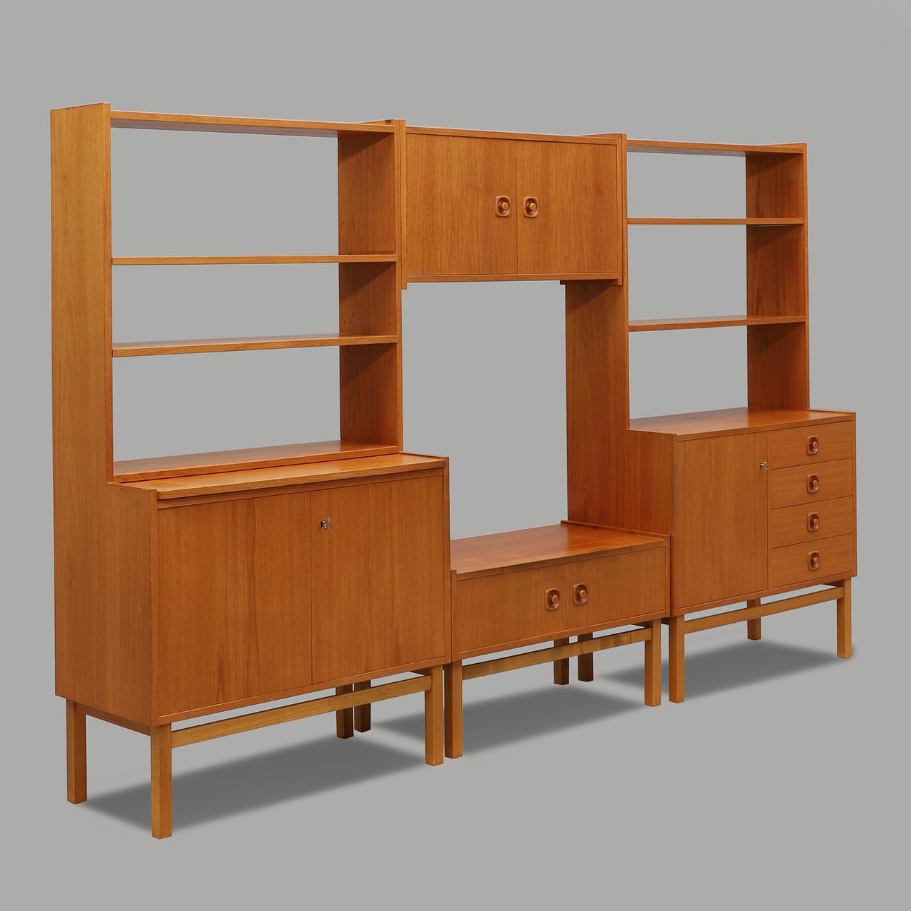 A shelf system, 4 pieces, 3 sections, 1960s, teak. Furniture ...