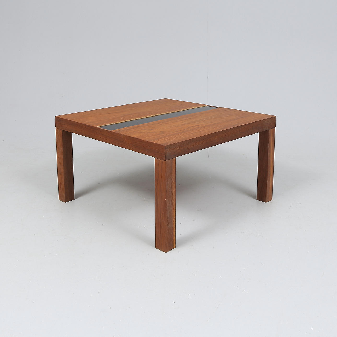 A contemporary coffee table. Furniture - Tables - Auctionet