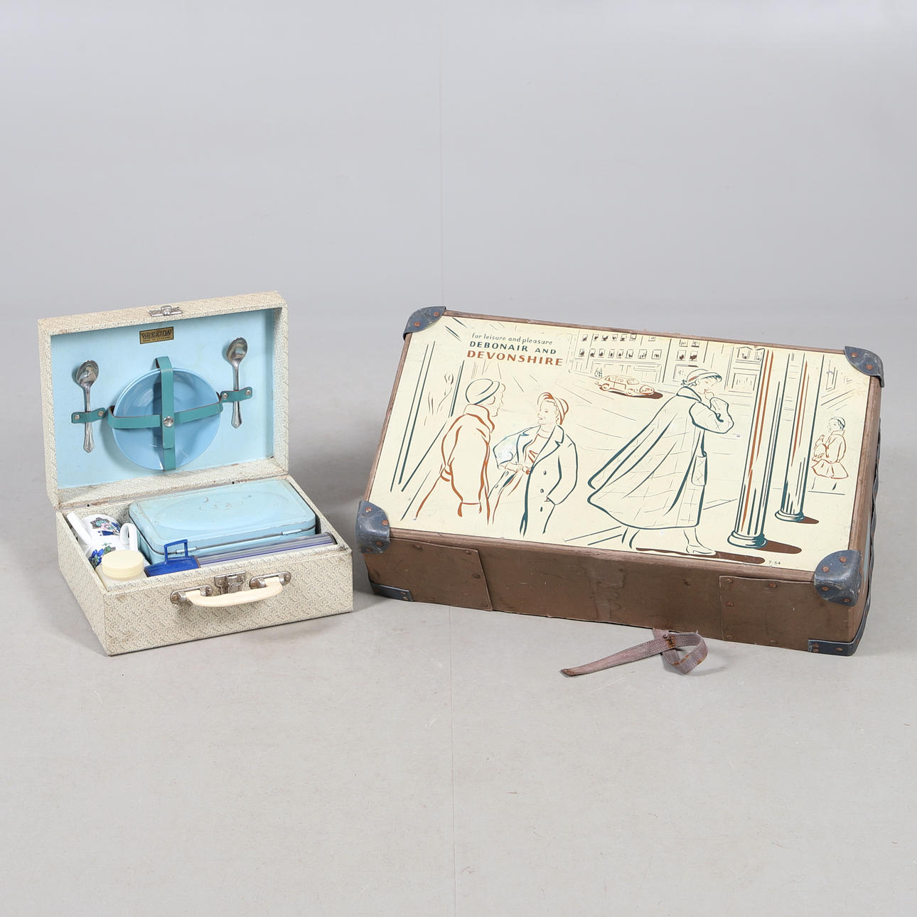 VINTAGE PICKNICK SET OCH EN 50-TALS BILDTVÄTTLÅDA. Samlarföremål ...