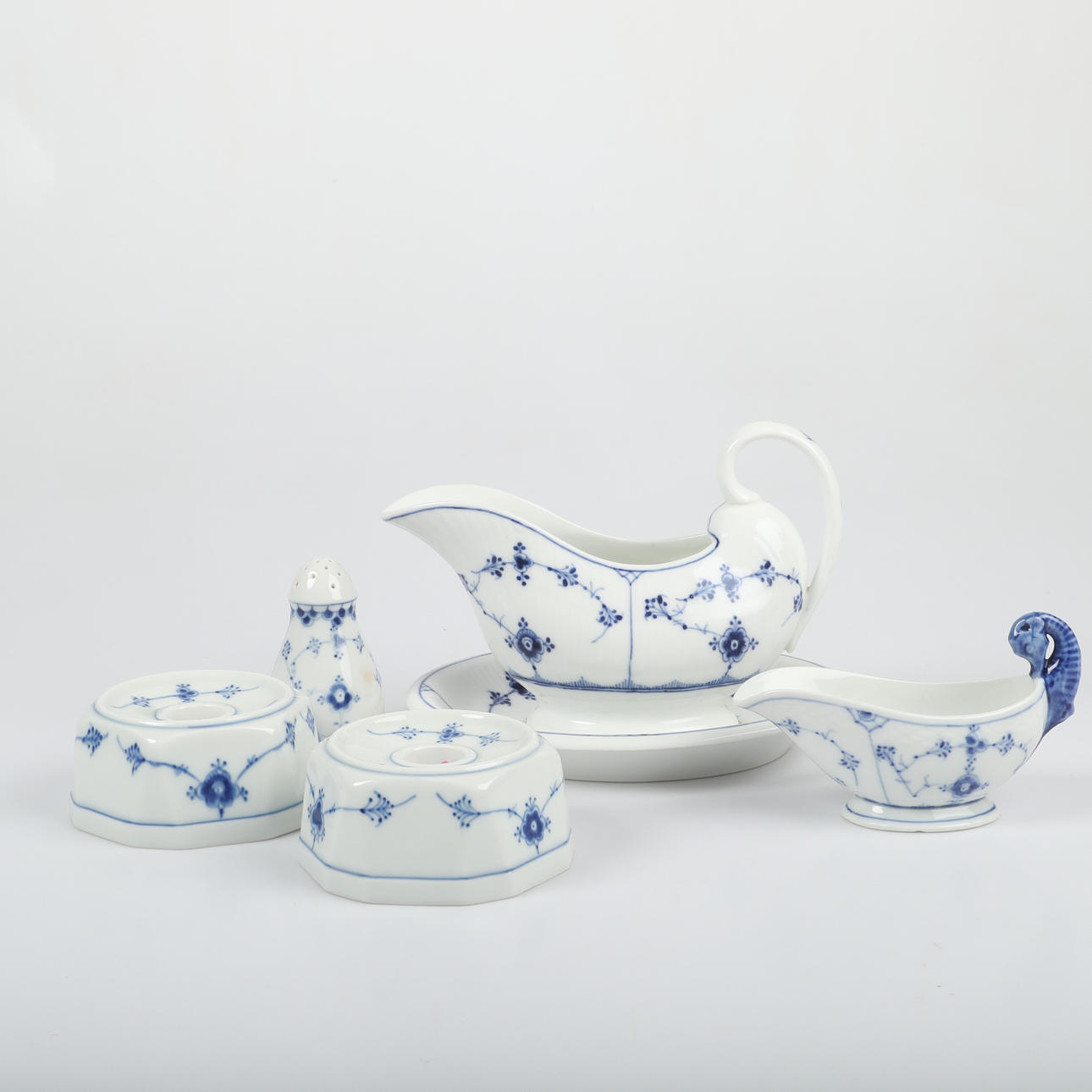 A set of 5 “Musselmalet” tableware, Bing & Gröndahl & Royal Copenhagen ...