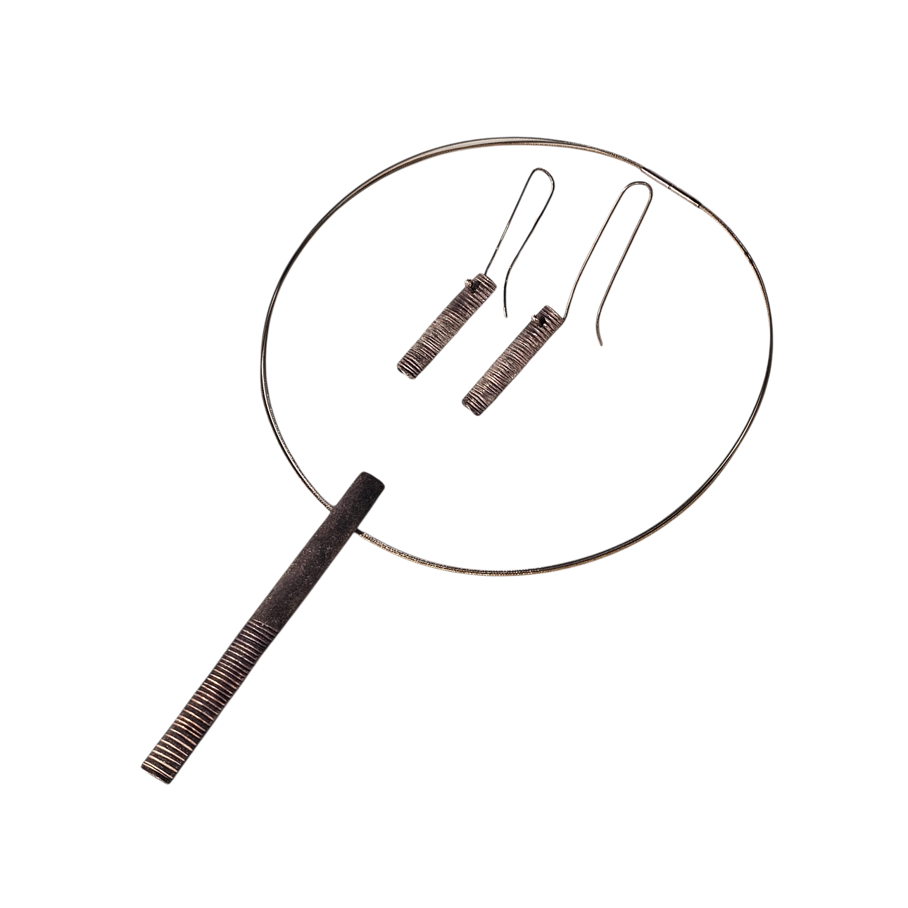 MAJORAL. Set of long earrings and pendant with wire chain in chiseled ...