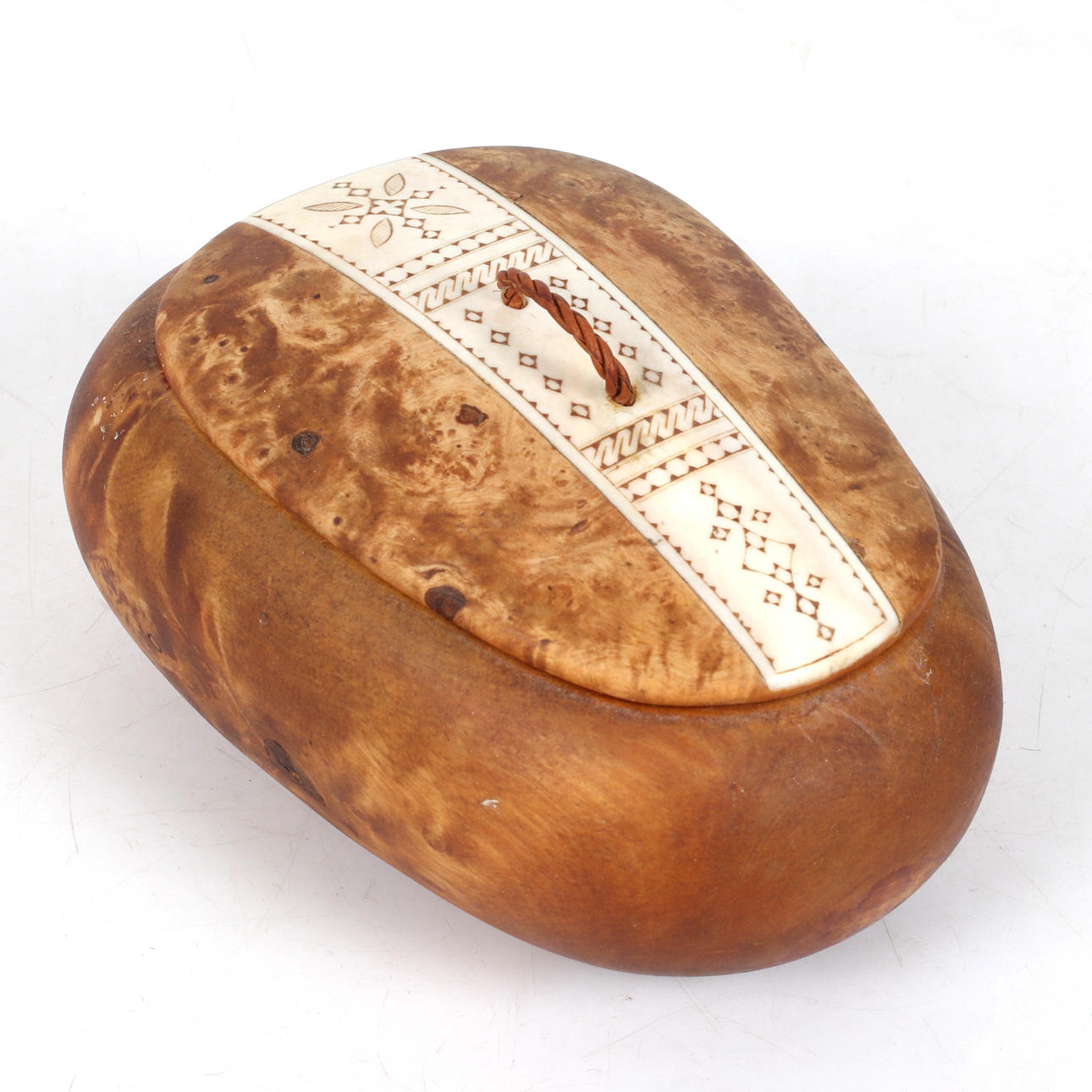 TORE SUNNA. Lid box, birch and reindeer horn, monogram signed ...