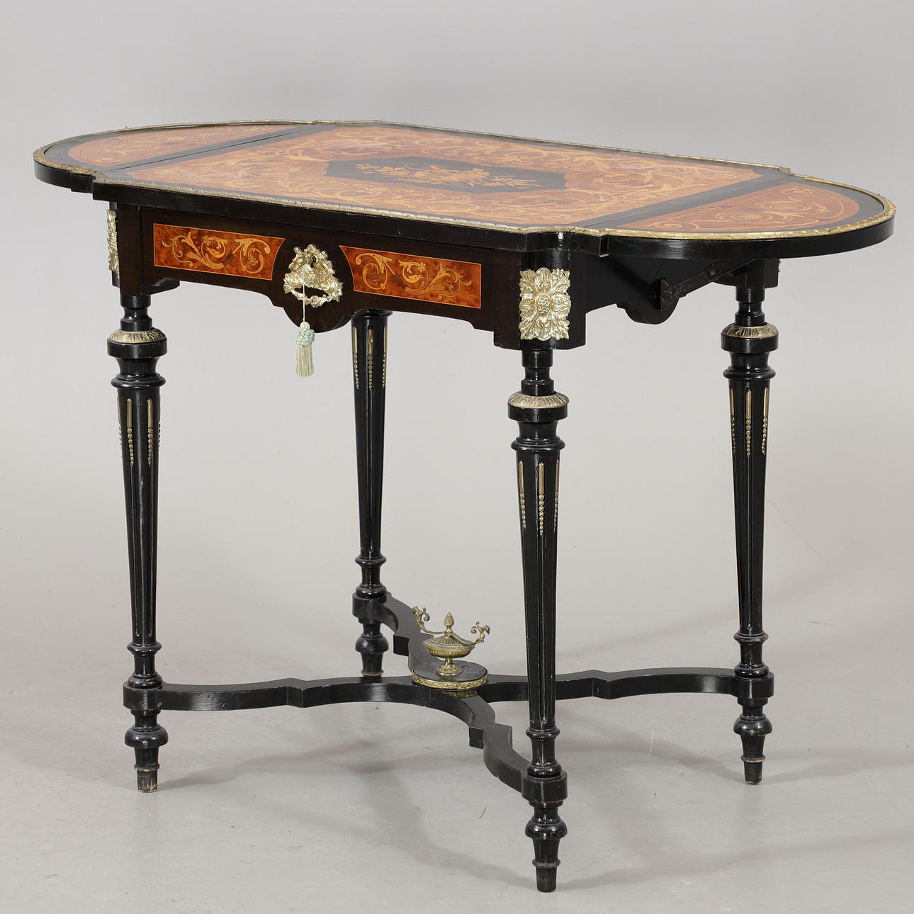 KLAFFBORD med LÅDA, intarsia samt rotfanér, 1800/1900-tal. Möbler ...