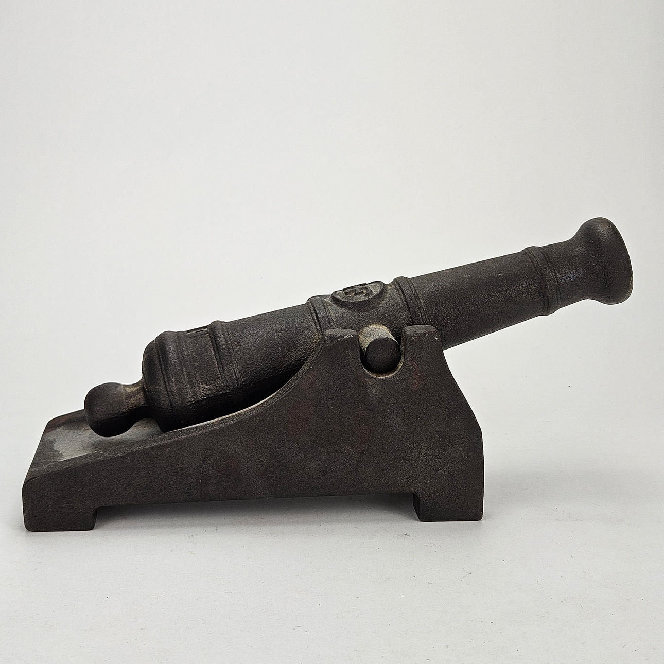 A cast iron table cannon, Hälleforsnäs bruk. Weapons & Militaria ...