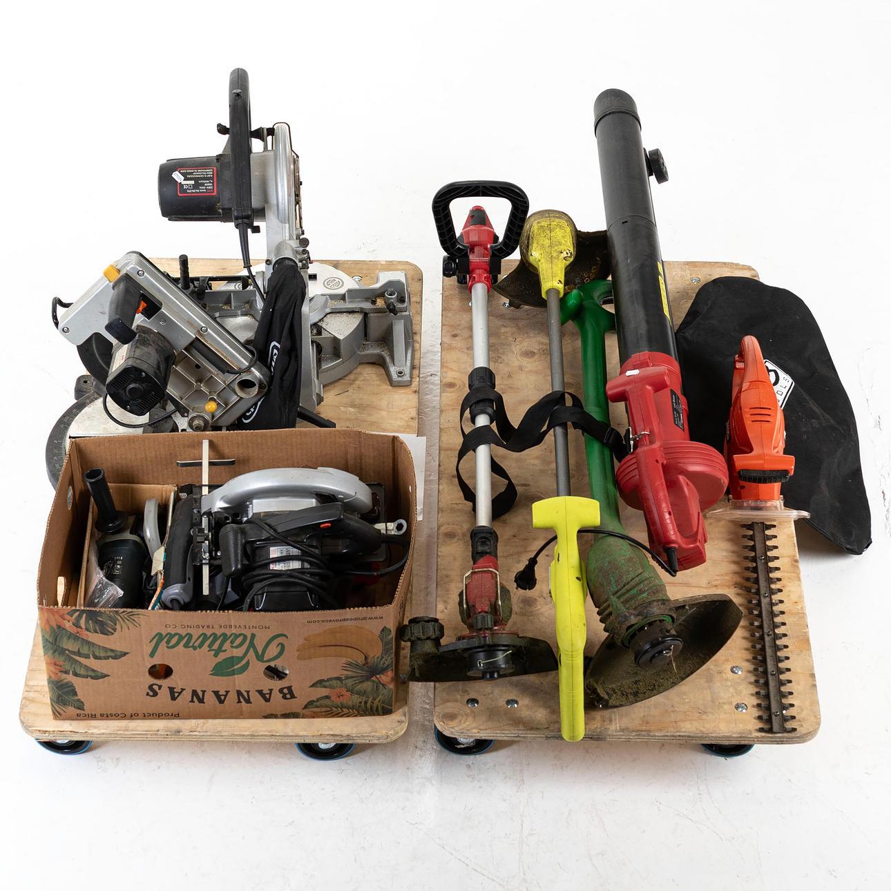 TOOLS & HAND MACHINES, one lot b.la ryobi, black & decker etc ...
