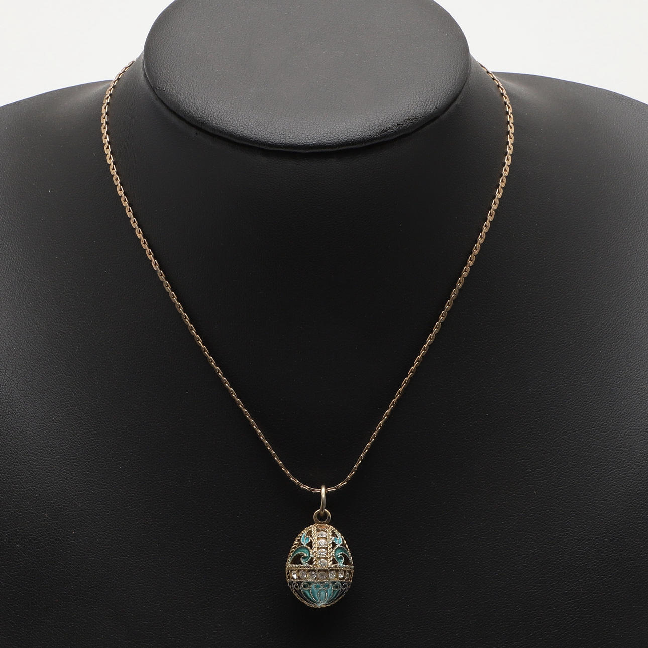 A RUSSIAN SILVER AND ENAMEL PENDANT AND 9CT GOLD CHAIN. Jewellery ...