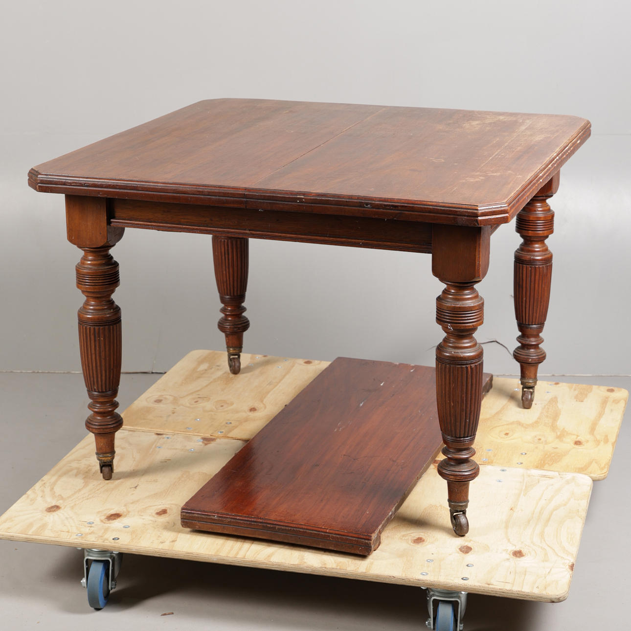 A VICTORIAN WALNUT EXTENDING DINING TABLE. Furniture - Dining tables ...
