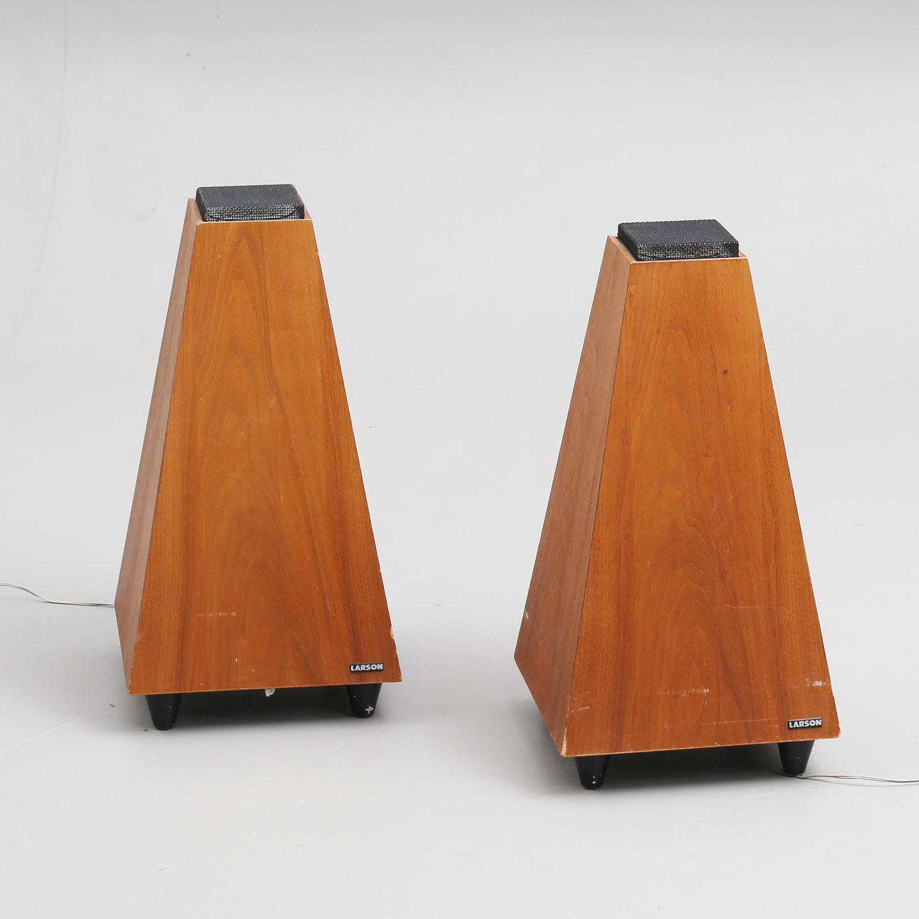 A Larson “Pyramid speaker”, second half of the 20th century ...