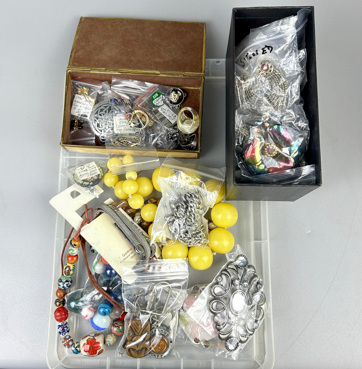 BOX OF COSTUME JEWELLERY. Jewellery & Gemstones - Costume Jewellery ...