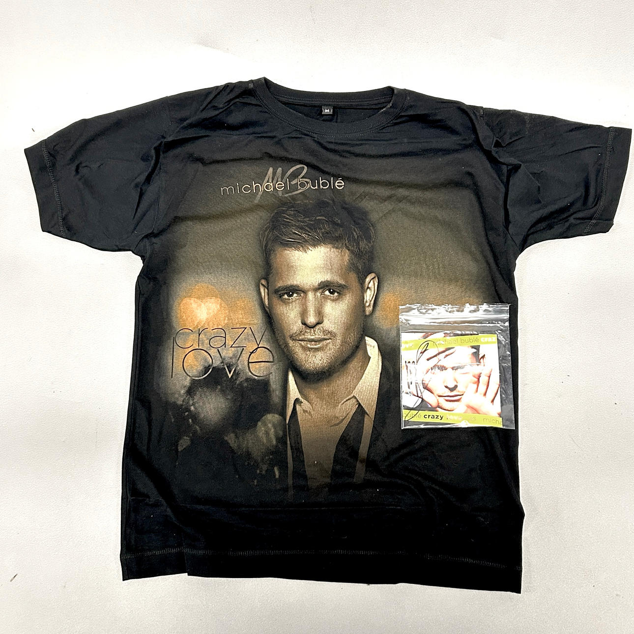 MICHAEL BUBLE SIGNED BOOKLET. Books, Maps & Manuscripts - Books - Auctionet