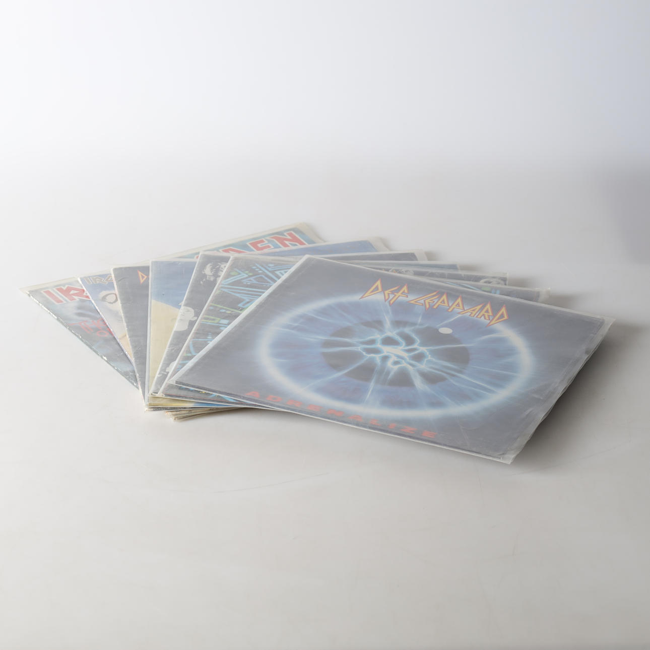 LP:er, 7 st, Iron Maiden & Def Leppard, 1900-tal. Muut - Muut - Auctionet