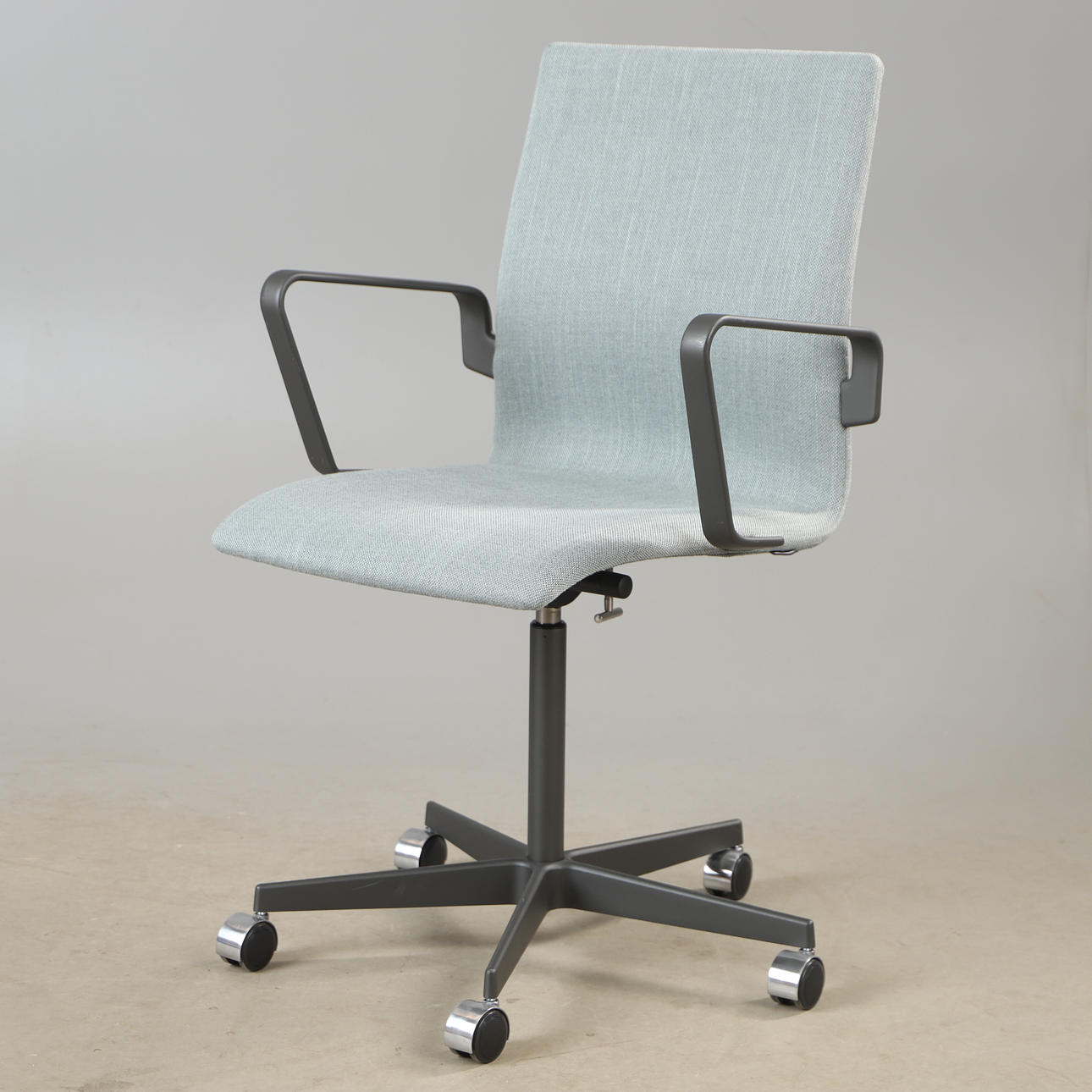 ARNE JACOBSEN. Office chair, “Oxford”, textile upholstery, Fritz Hansen ...