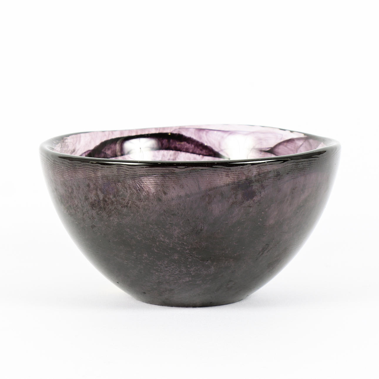 A bowl of art glass, Mikael Axenbrandt, signed MA -08. Glass - Art ...