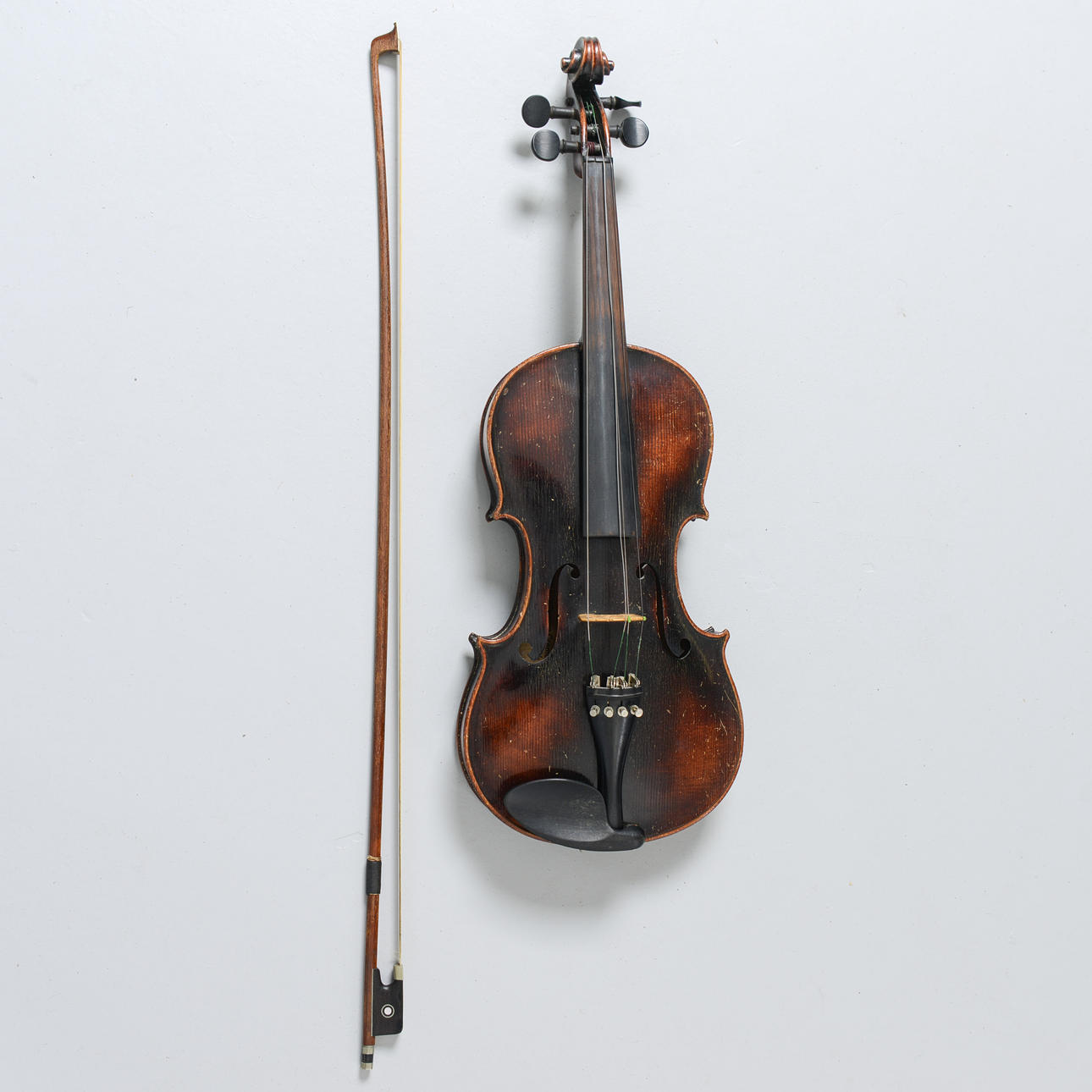 Violin, older with string. Collectables - Musical instruments - Auctionet
