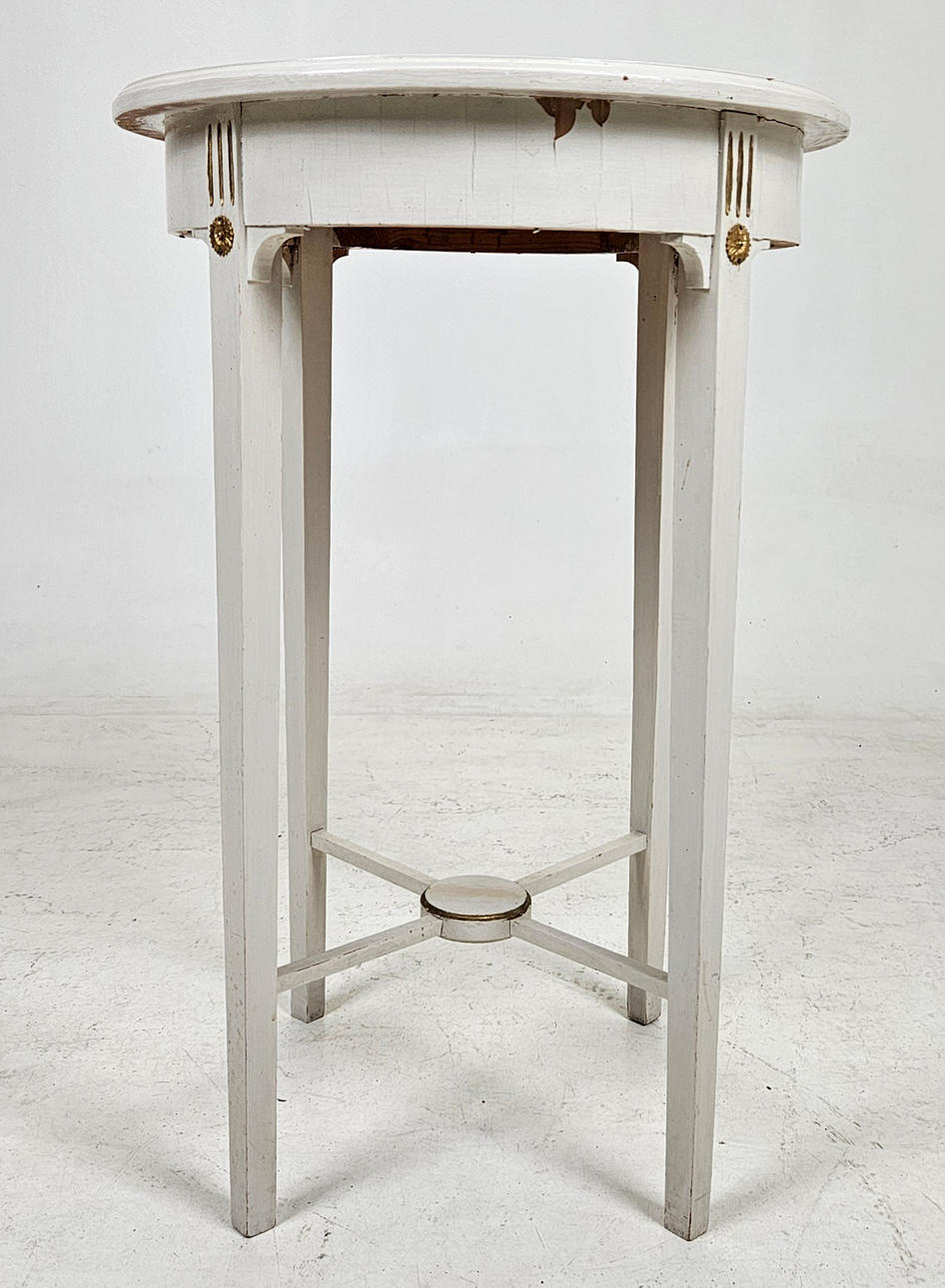 A Gustavian-style table, first half of the 20th century. Furniture ...