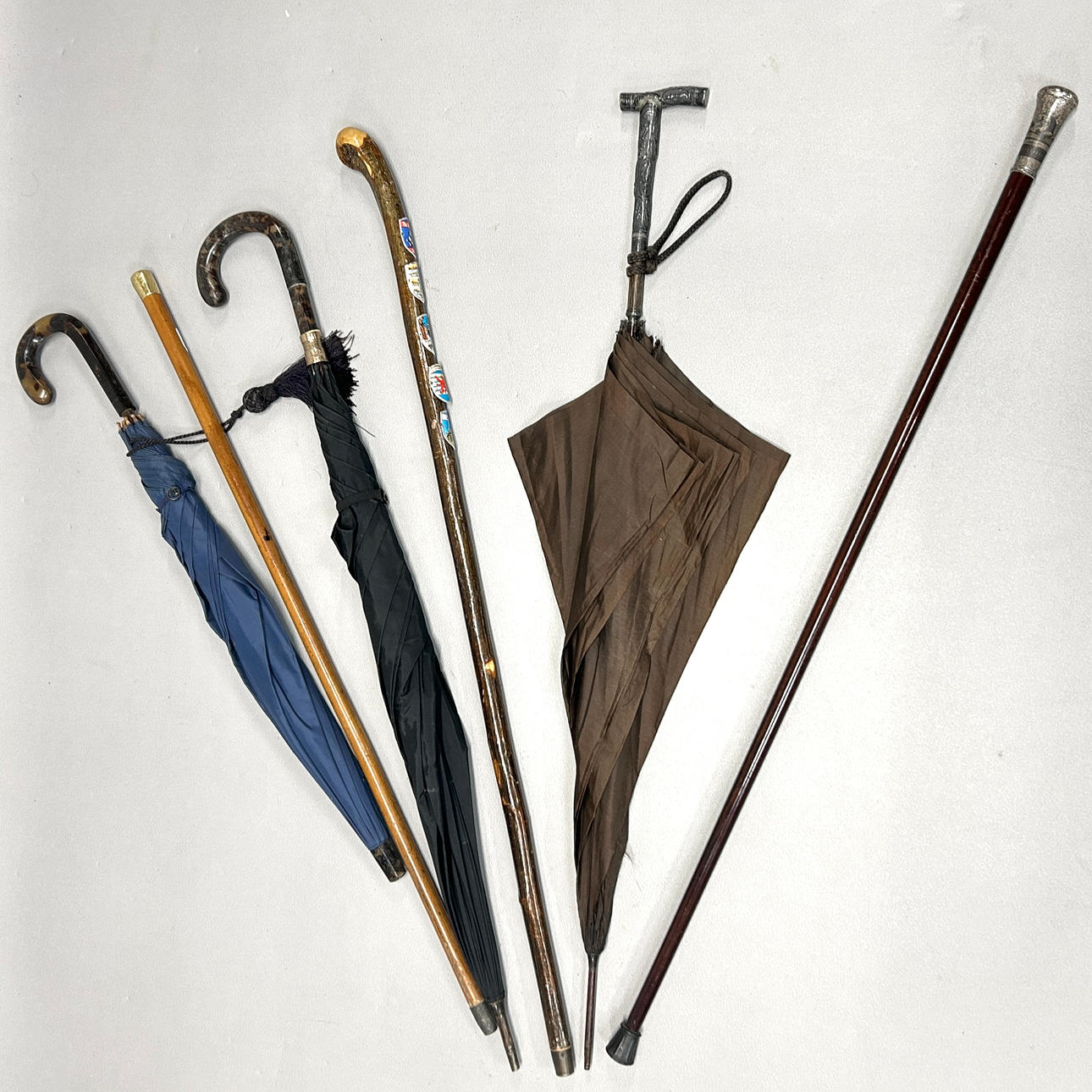 GROUP OF WALKING STICKS ETC. Miscellaneous - Miscellaneous - Auctionet