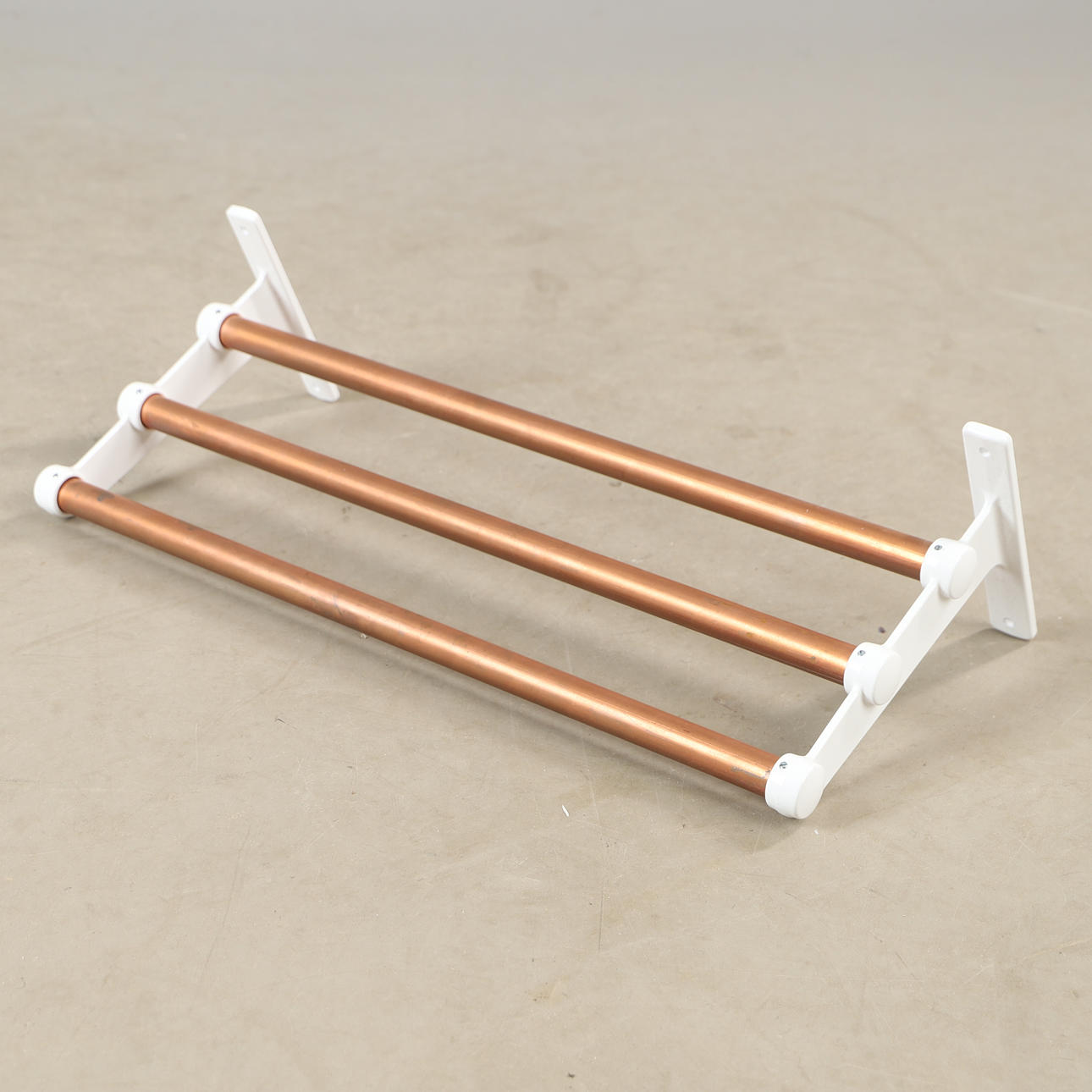 GUNNAR BOLIN. Hat shelf, copper and white lacquered metal, Essem design ...