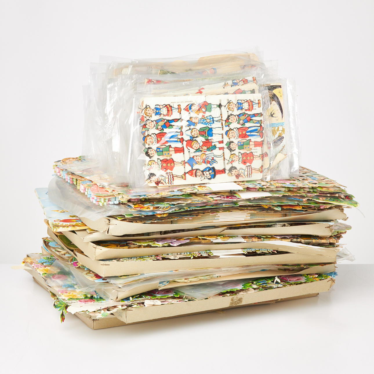 Bookmarks, about 250 full maps, mixed motifs and production, including ...