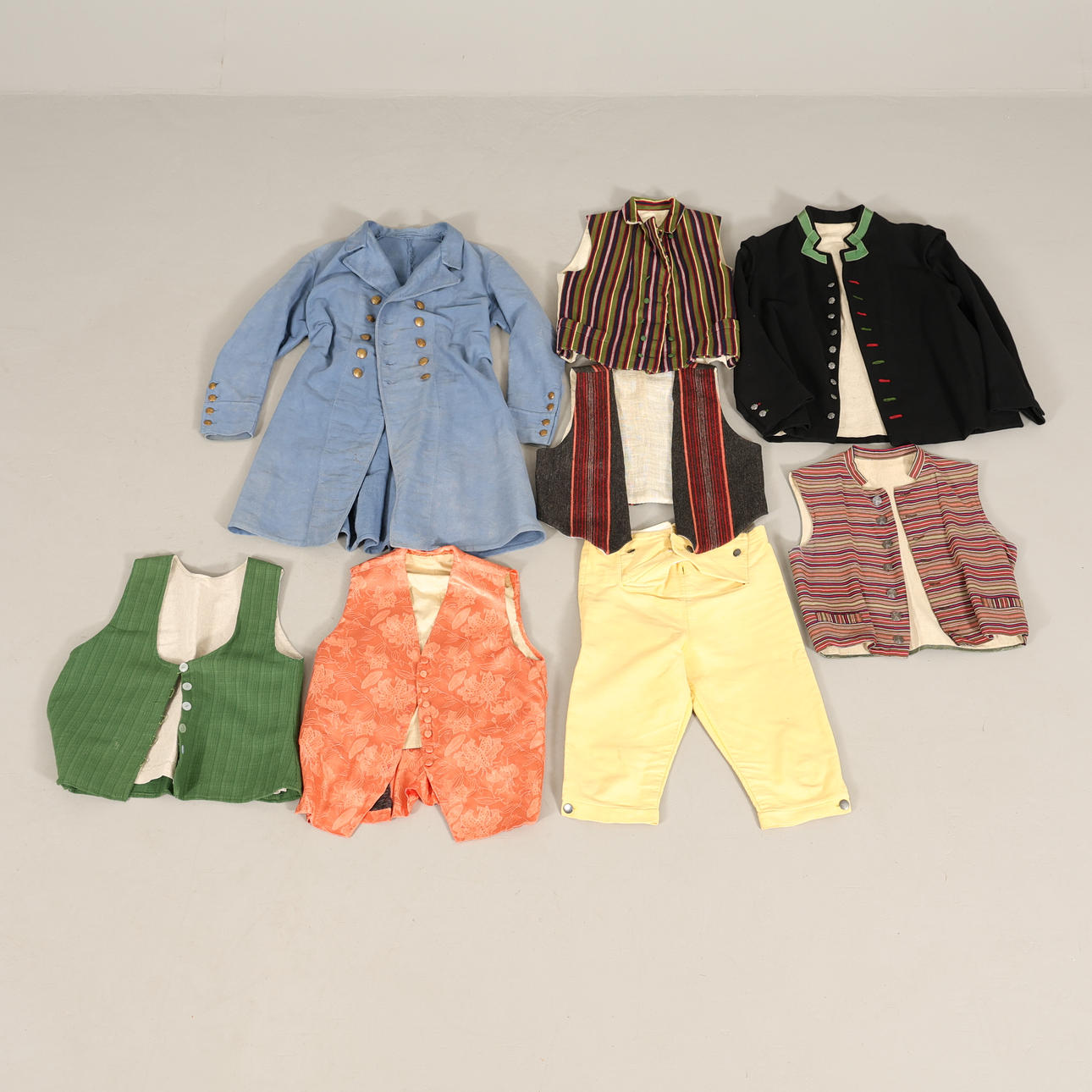 FOLK COSTUME Men's model Bars sleeve. Vintage & Designer Fashion ...