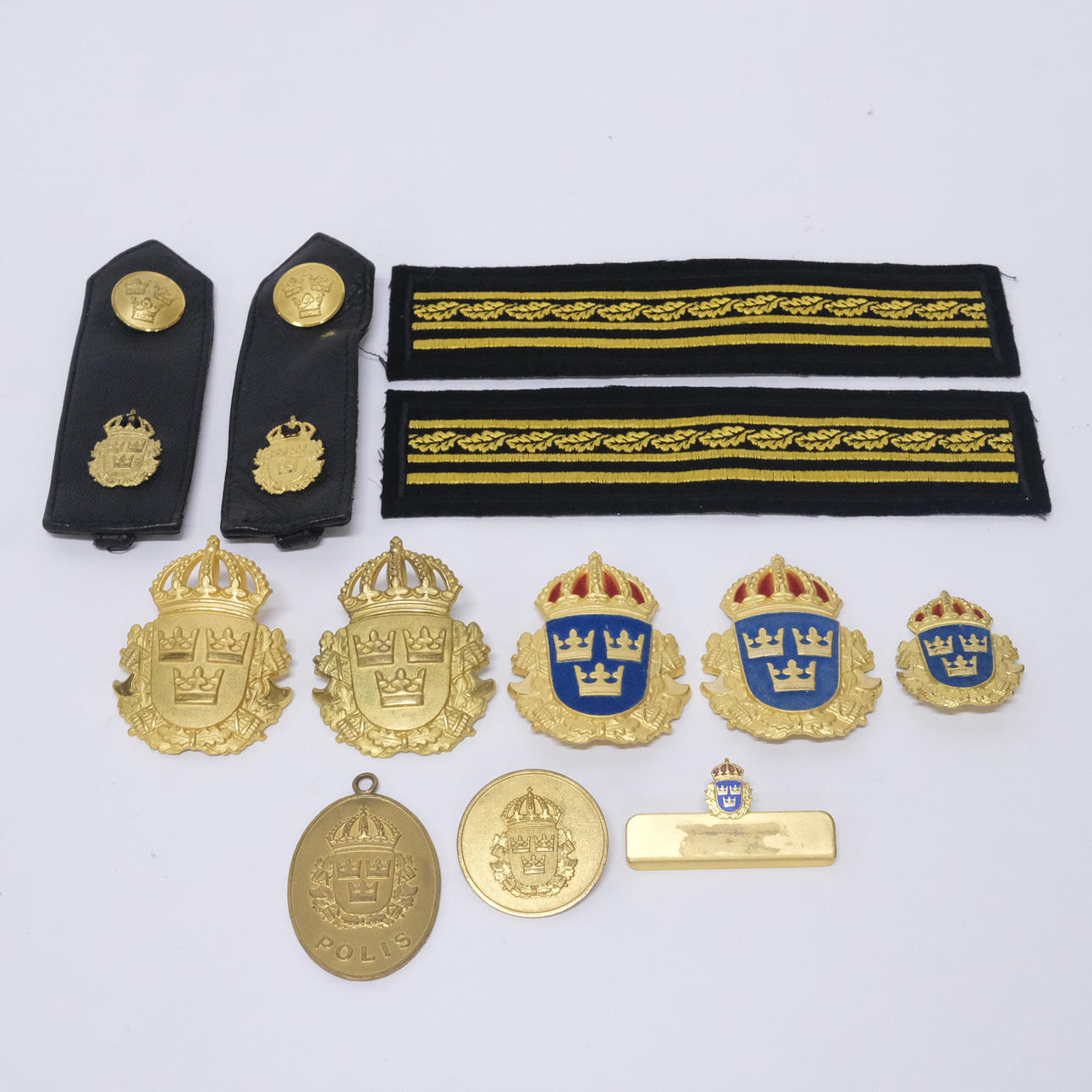 BADGES AND BADGES OF POLICE. Weapons & Militaria - Armour & Uniform ...
