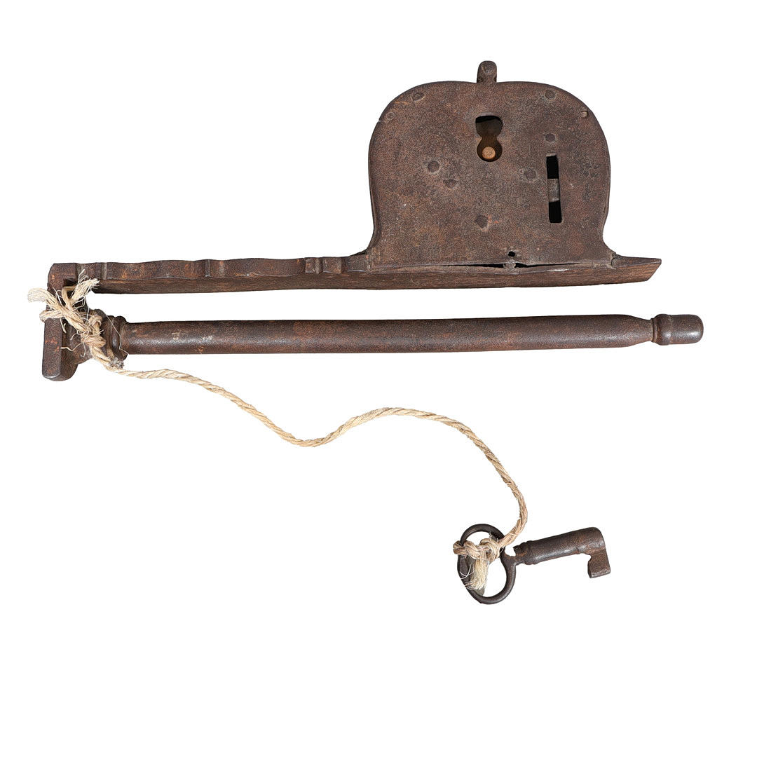 A LARGE 19TH CENTURY IRON LOCK. Silver & Metals - Other metals - Auctionet