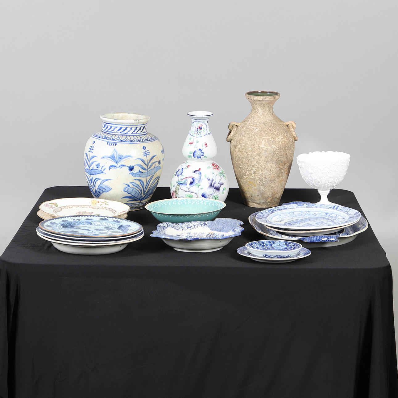 MIXED SELECTION OF BLUE AND WHITE CERAMICS WITH OTHERS. Ceramics ...