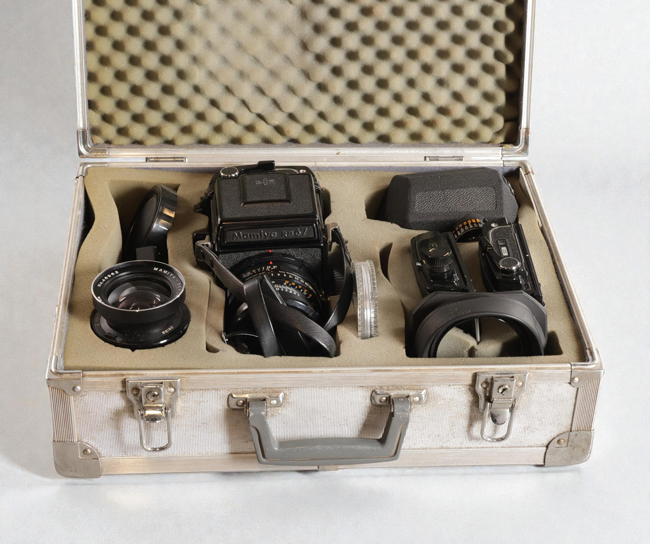 MAMIYA. Mamiya RB67 Professional, assorted accessories + original ...