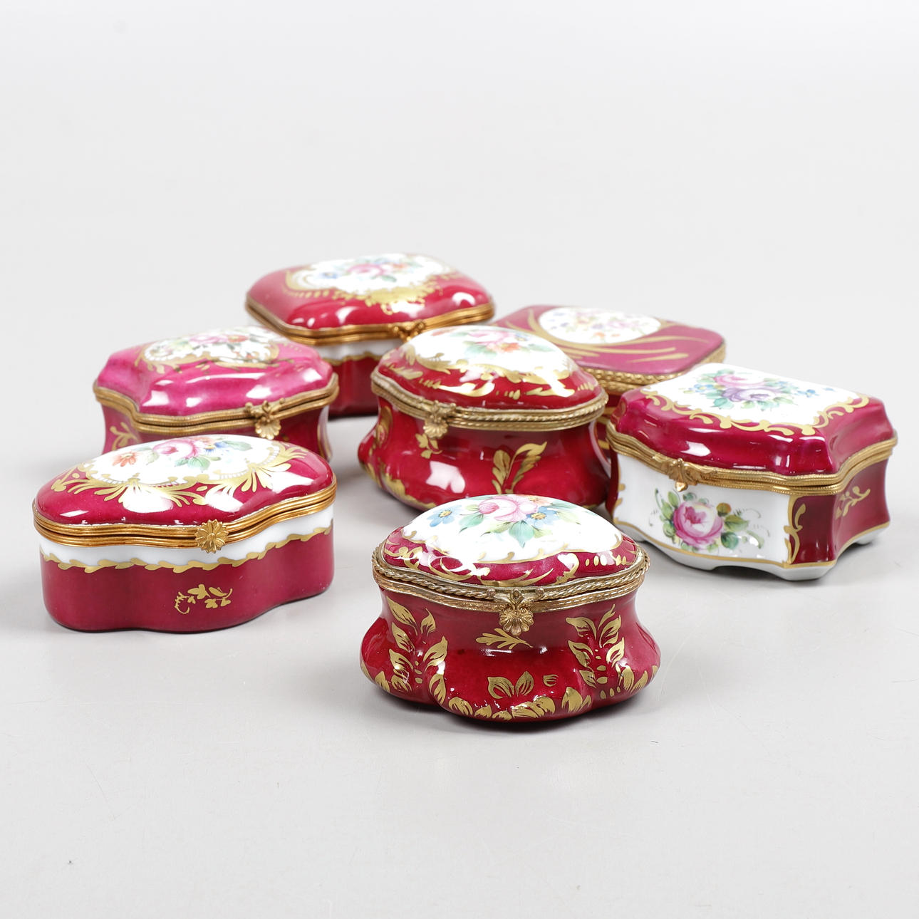 A set of 7 porcelain stoneware boxes, Limoges, France. Ceramics ...