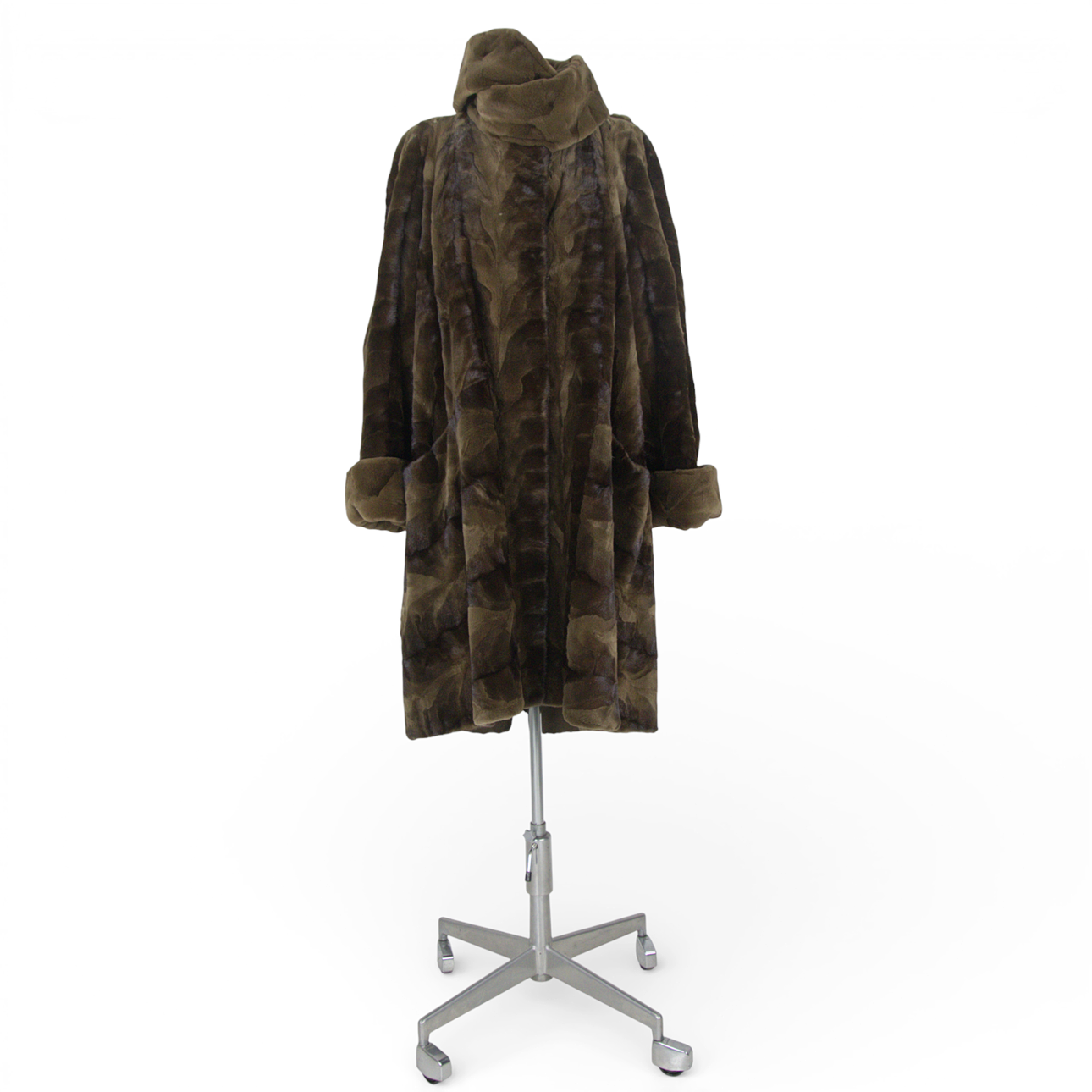 A mink fur coat, piece, swagger model, appraised size, 40/42, 2000s ...