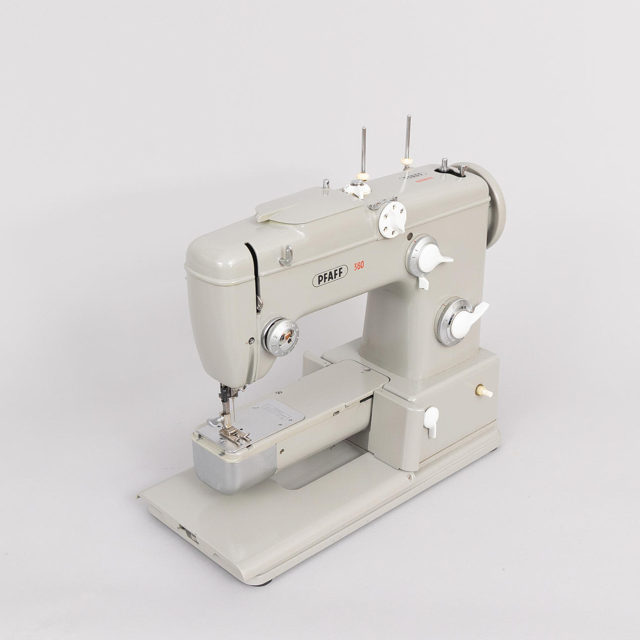 Una máquina de coser 360 de los años 60, PFAFF. Objetos de colección ...