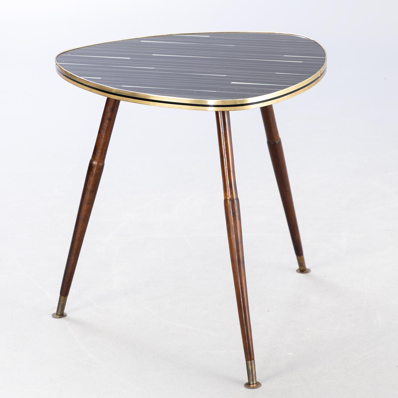 Kidney table/side table, 1950s. Furniture - Tables - Auctionet