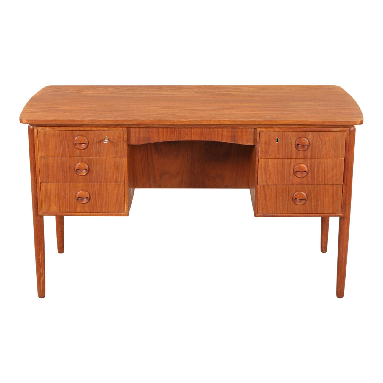 DANSK DESIGN. Freestanding teak desk, 1960s. Furniture - Desks - Auctionet