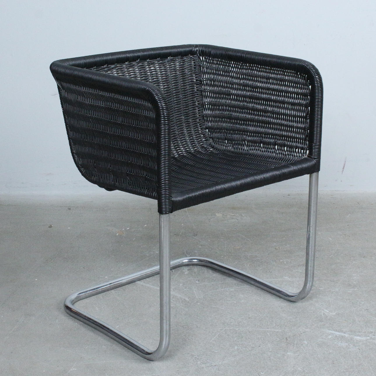 TECTA. Tecta, cantilever chair, model 'D43', chrome-plated steel tube ...